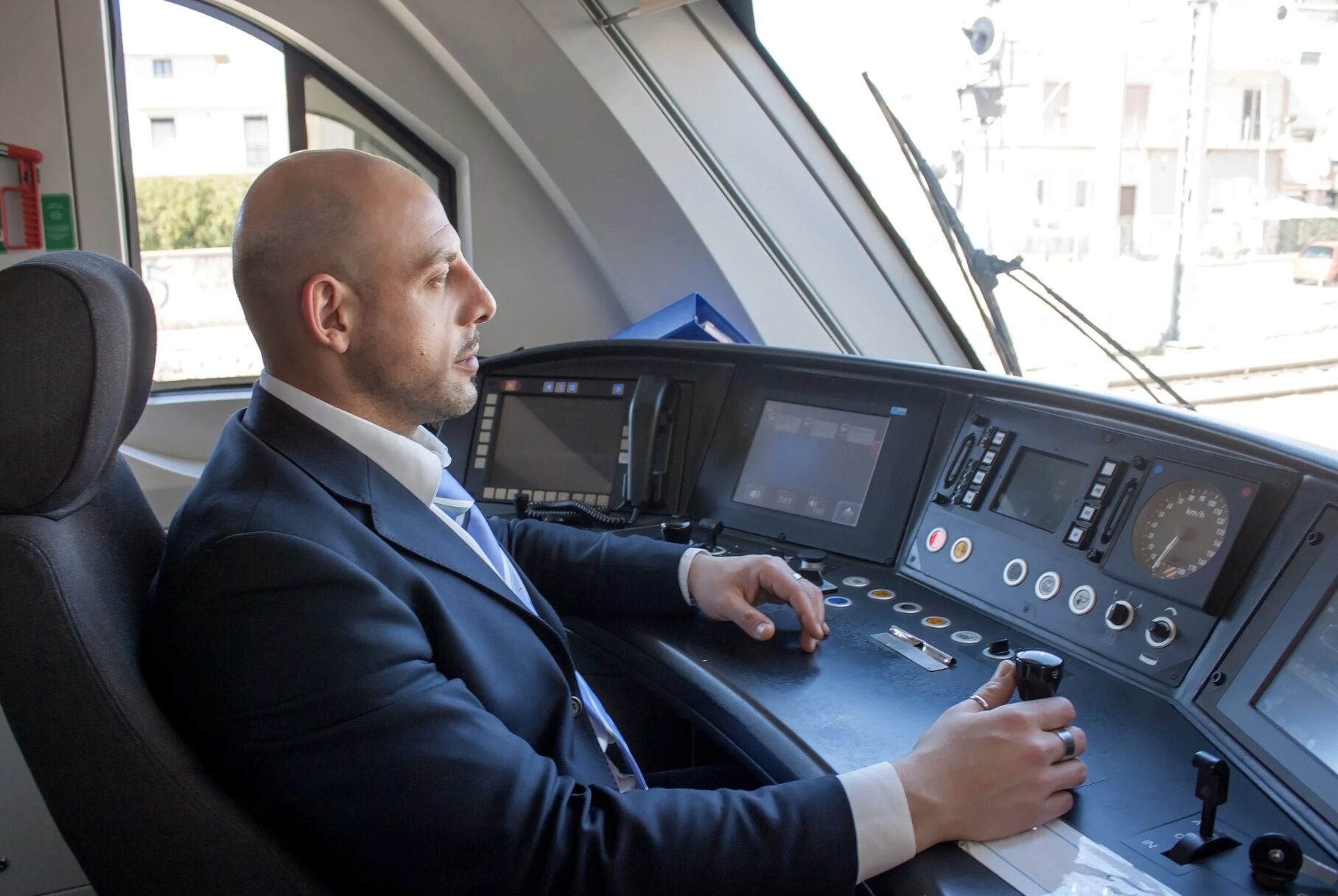 Was verdient ein Lokführer bei der DB? Gehalt & Bahn